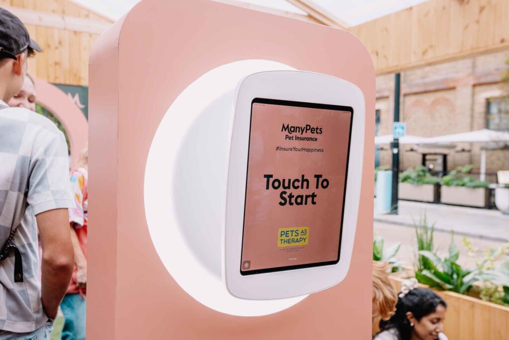 Many Pets Petting Booth - Megabooth