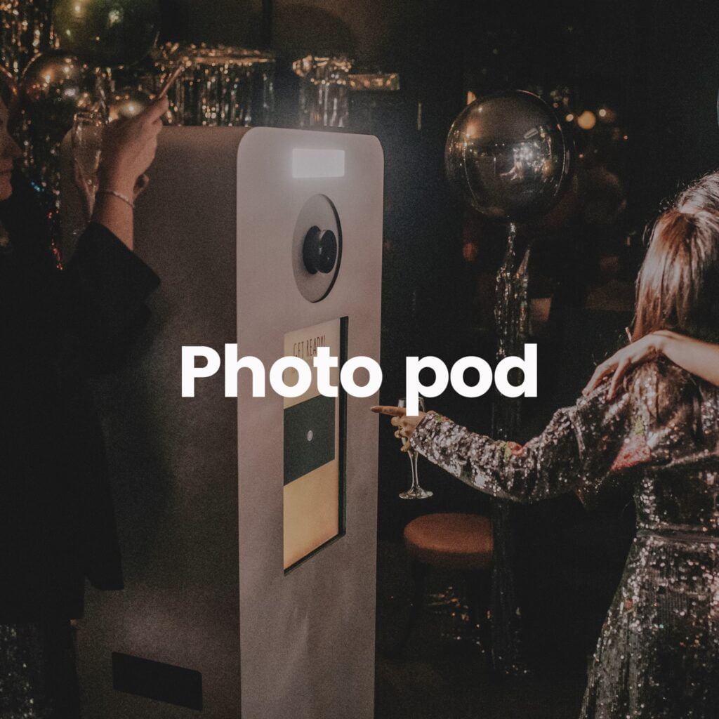 Vintage photo booth | Handmade photo booth - Megabooth