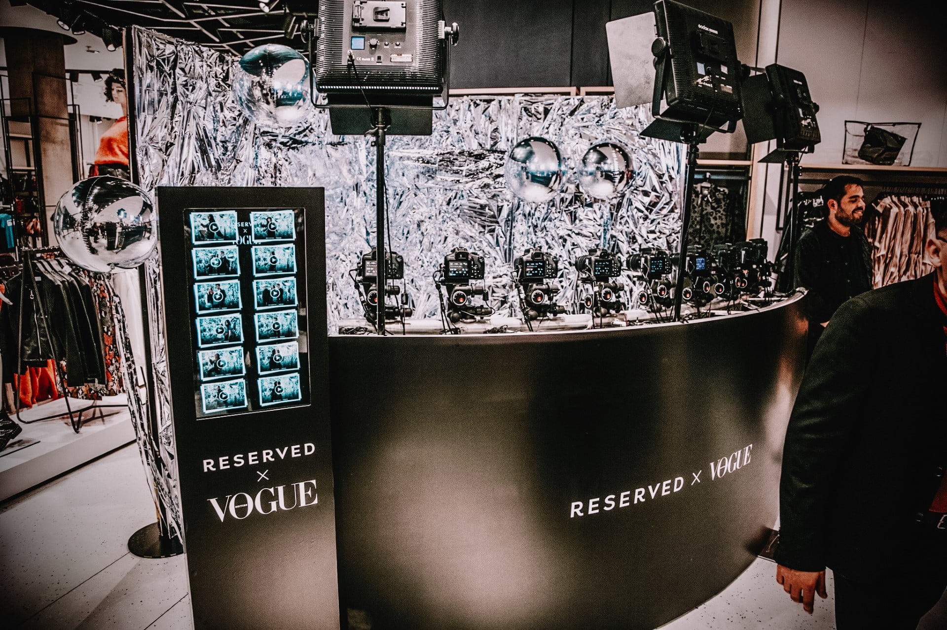 Bullet Time Effect - Multi Camera Photo Rig | Megabooth